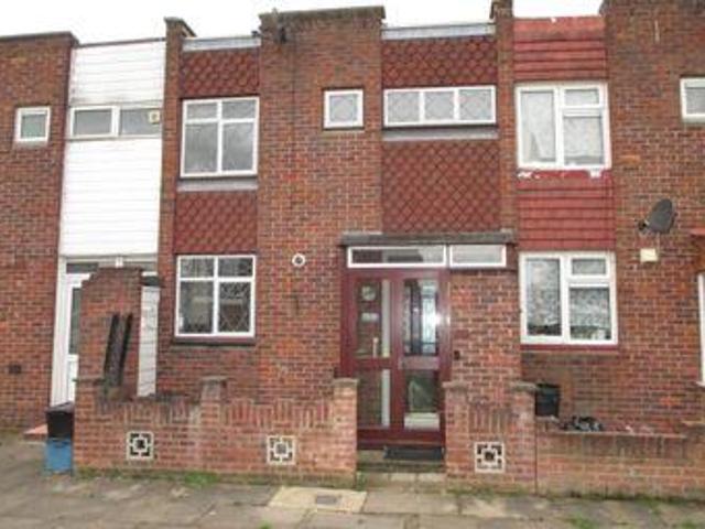 3 Bedrooms Terraced house for sale in Woodman Path, Hainault IG6
