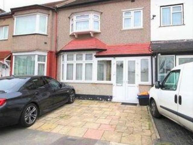 3 Bedrooms Terraced house for sale in 172 Gants Hill Crescent, Ilford IG2