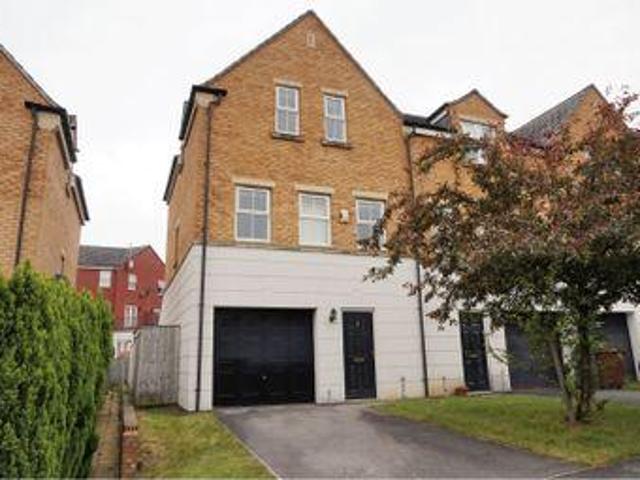 3 Bedrooms Town house for rent in Charnley Drive, Leeds LS7
