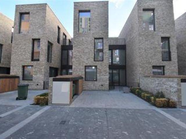3 Bedrooms Town house for rent in Cyrus Field Street, London SE10