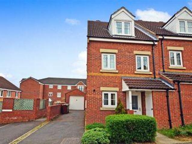 3 Bedrooms Town house for rent in Bellflower Close, Whitwood, Castleford WF10