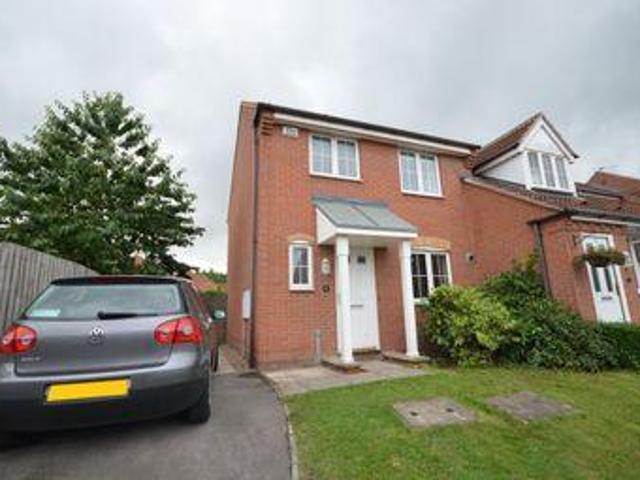 3 Bedrooms Town house for rent in Green Acres, Penistone, Sheffield S36