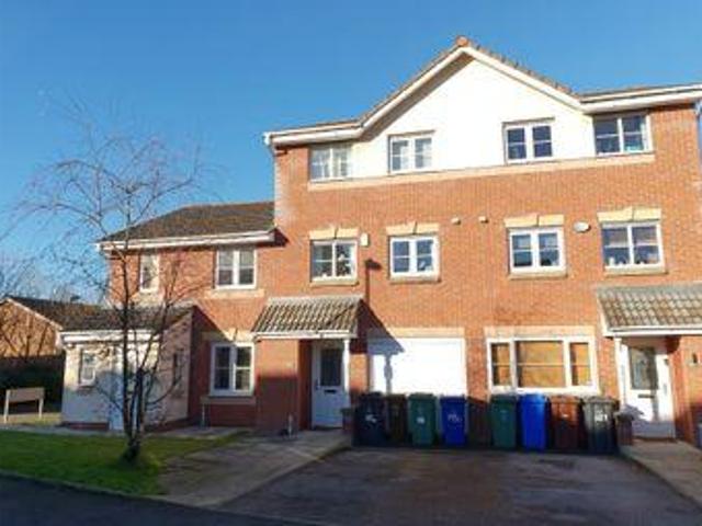 3 Bedrooms Town house for rent in Greendale Drive, Radcliffe, Manchester M26