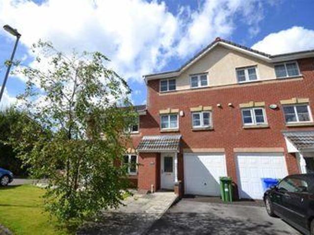 3 Bedrooms Town house for rent in Greendale Drive, Radcliffe, Manchester M26