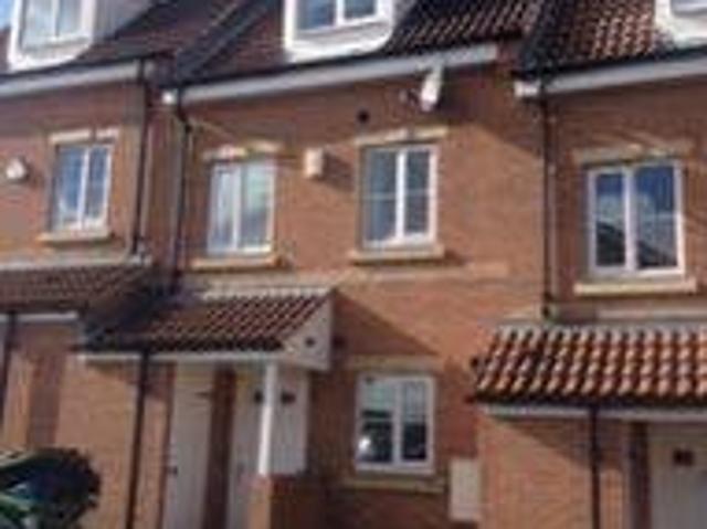 3 Bedrooms Town house for rent in Daisy Way, Whitwood, Castleford WF10
