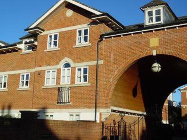 3 Bedrooms Town house for rent in King Johns Square, Easy Row, Worcester WR1