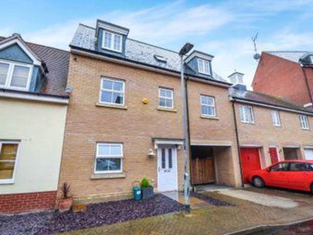 3 Bedrooms Town house for rent in James Parnell Drive, Colchester CO2