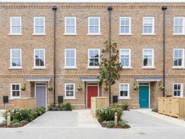 3 Bedrooms Town house for rent in Latchmere Close, Richmond TW10