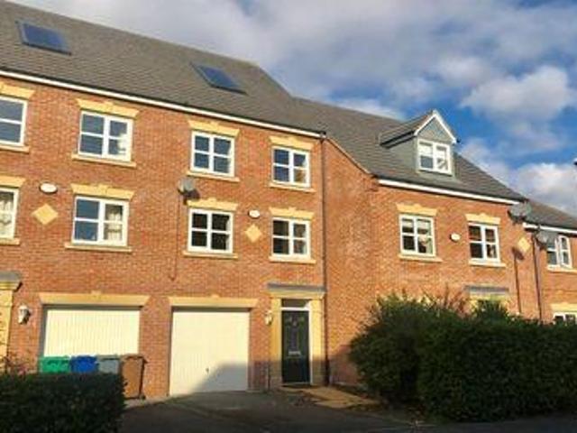 3 Bedrooms Town house for rent in Lawnhurst Avenue, Wythenshawe, Manchester M23