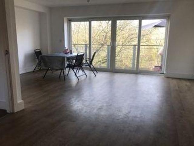 3 Bedrooms Town house for rent in Lakeside Rise, Blackley M9