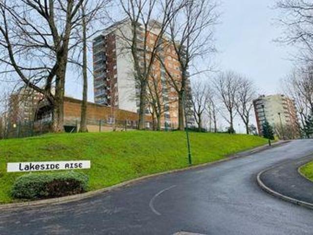 3 Bedrooms Town house for rent in Lakeside Rise, Manchester M9