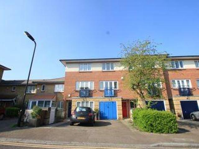 3 Bedrooms Town house for rent in Myddleton Avenue, Finsbury Park N4