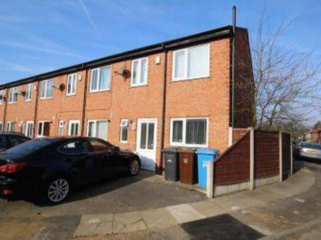 3 Bedrooms Town house for rent in New Hall Avenue, Eccles, Manchester M30