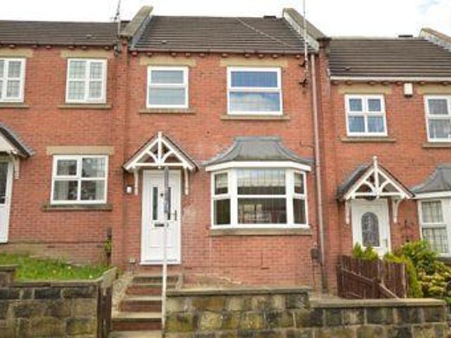3 Bedrooms Town house for rent in School Street, Churwell, Leeds LS27