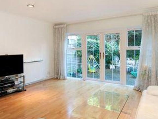 3 Bedrooms Town house for rent in Sheridan Walk, London NW11