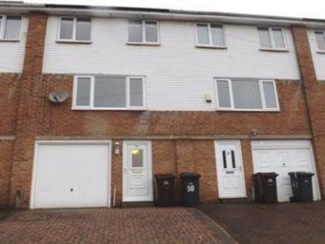 3 Bedrooms Town house for rent in Stupton Road, Sheffield S9