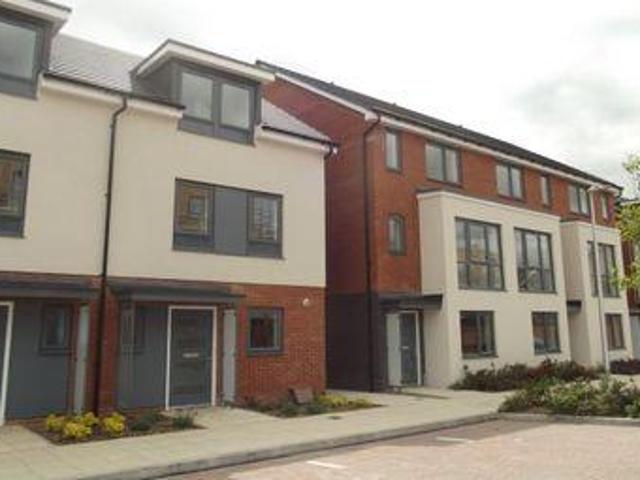 3 Bedrooms Town house for rent in Padworth Avenue, Reading RG2