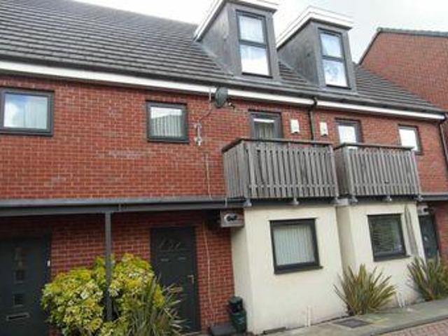 3 Bedrooms Town house for rent in Queensmere Drive, Clifton, Swinton M27