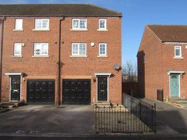 3 Bedrooms Town house for rent in Waterside View, Conisbrough, Doncaster DN12
