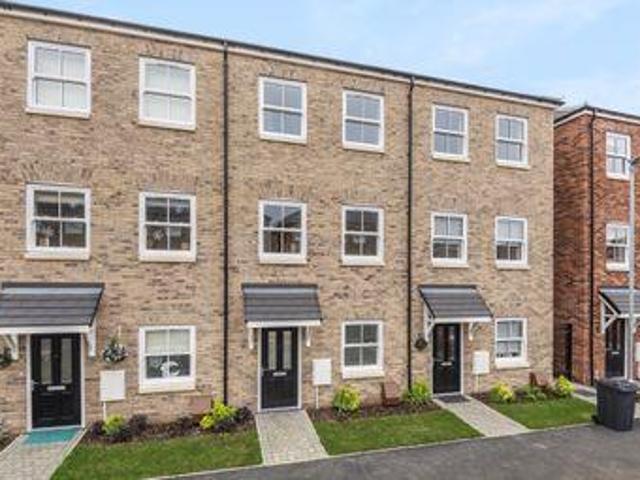 3 Bedrooms Town house for rent in Toye Avenue, London N20