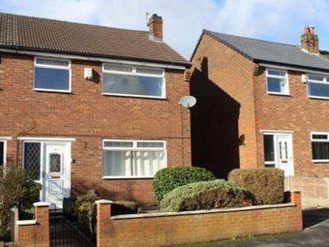 3 Bedrooms Town house for rent in Tamar Close, Kearsley, Bolton BL4
