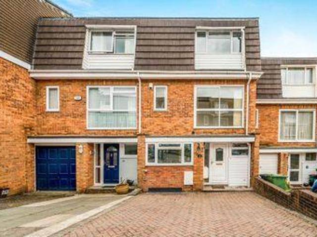 3 Bedrooms Town house for rent in The Haystacks, High Wycombe HP13