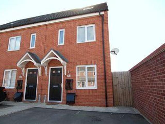 3 Bedrooms Town house for rent in Upton Drive, Burton On Trent DE14
