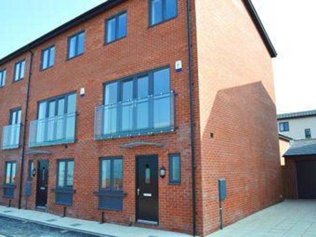 3 Bedrooms Town house for rent in Yarn Street, Hunslet, Leeds LS10