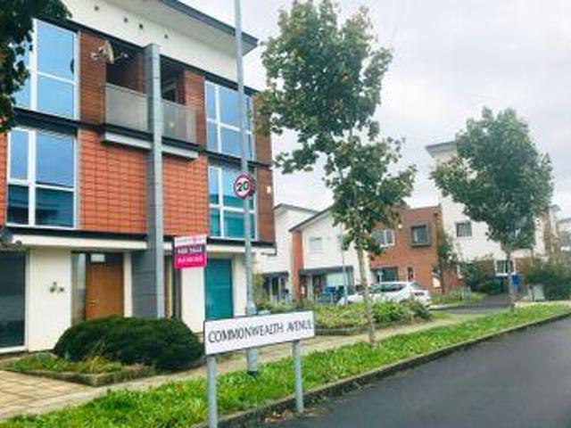 3 Bedrooms Town house for sale in Commonwealth Avenue, Manchester M11