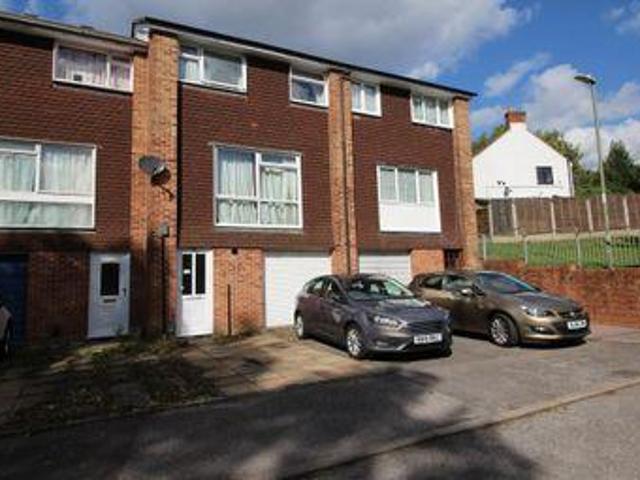 3 Bedrooms Town house for sale in Cambridge Road, Aldershot GU11