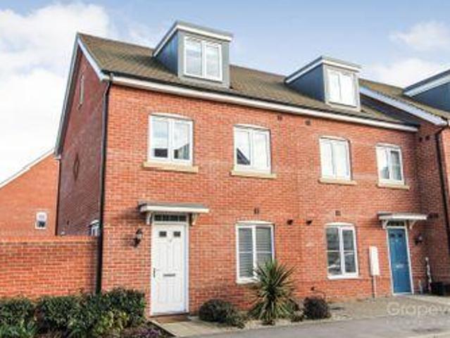 3 Bedrooms Town house for sale in Clover Rise, Woodley, Reading RG5