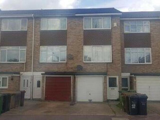 3 Bedrooms Town house for sale in Crane Close, Dagenham RM10, London