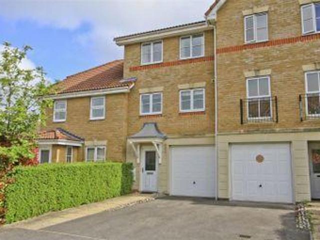 3 Bedrooms Town house for sale in Arklay Close, Hillingdon UB8