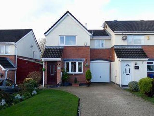 3 Bedrooms Town house for sale in Boundary Drive, Bradley Fold, Bolton BL2