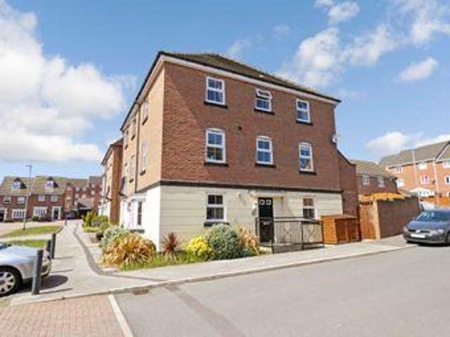 3 Bedrooms Town house for sale in Blenkinsop Drive, Middleton, Leeds LS10