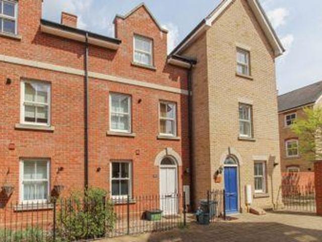 3 Bedrooms Town house for sale in Garland Road, Colchester CO2