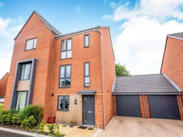 3 Bedrooms Town house for sale in George V Avenue, Bordon GU35