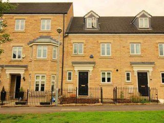 3 Bedrooms Town house for sale in Georgian Square, Rodley, Leeds LS13