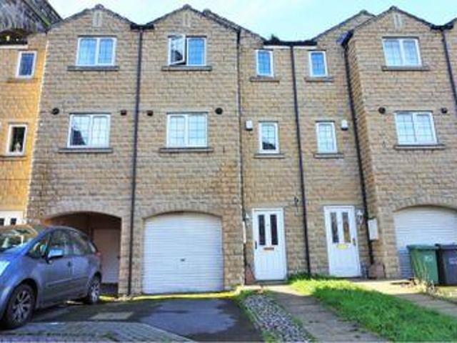 3 Bedrooms Town house for sale in Dale View, Huddersfield HD3