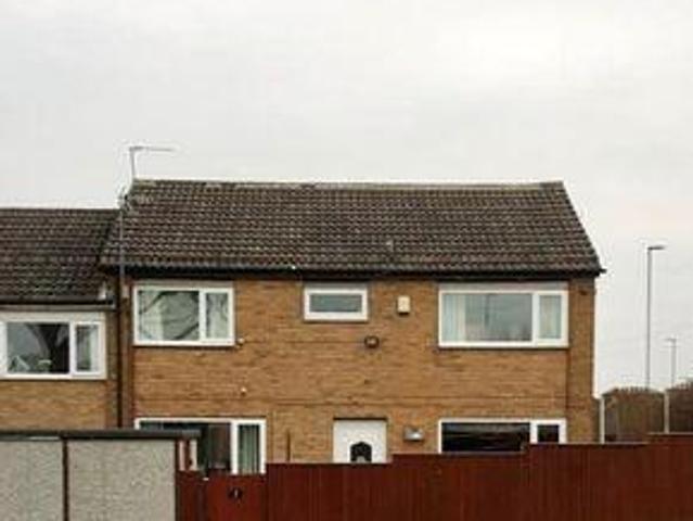 3 Bedrooms Town house for sale in Farndale Square, Swarcliffe, Leeds LS14