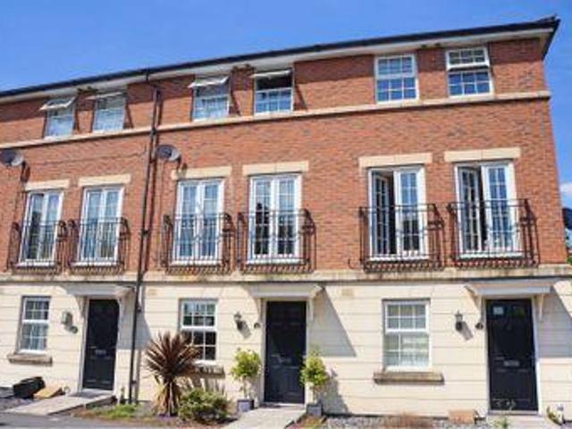 3 Bedrooms Town house for sale in Fenton Avenue, Swindon SN25