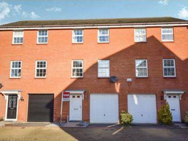 3 Bedrooms Town house for sale in Fire Opal Way, Sittingbourne ME10