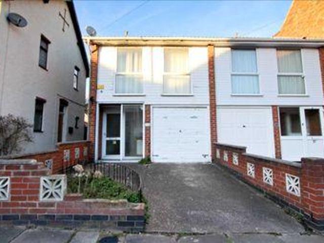 3 Bedrooms Town house for sale in Hobson Road, Leicester LE4