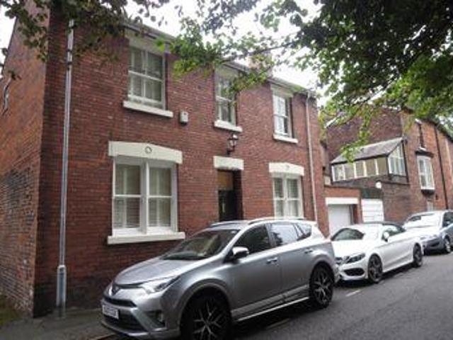 3 Bedrooms Town house for sale in Hanover Street, Newcastle, Staffordshire ST5