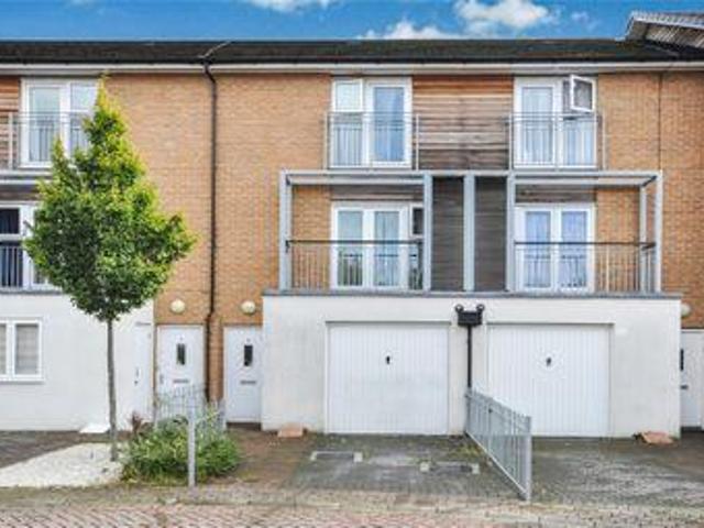 3 Bedrooms Town house for sale in Hanno Close, Wallington, Surrey SM6