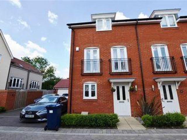 3 Bedrooms Town house for sale in Loves Farm, St Neots, Cambridgeshire PE19