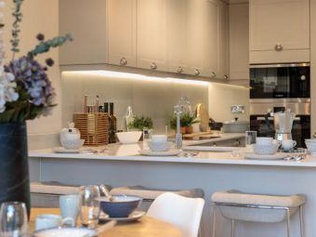 3 Bedrooms Town house for sale in Longwater Avenue, Green Park, Reading RG2