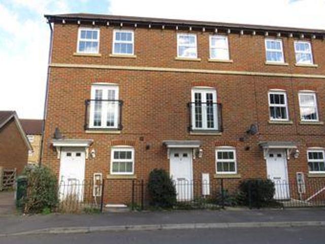 3 Bedrooms Town house for sale in Leigh Road, Sittingbourne ME10