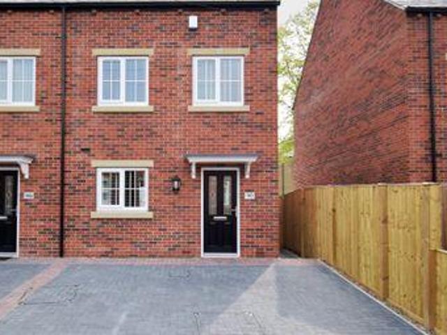 3 Bedrooms Town house for sale in Medlock Road, Horbury, Wakefield WF4