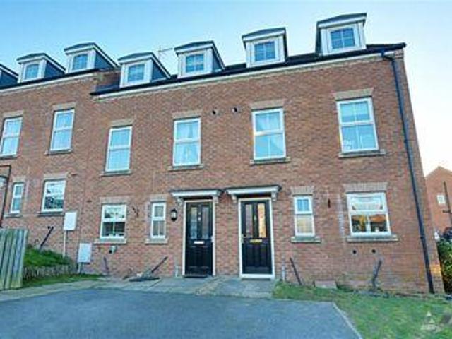3 Bedrooms Town house for sale in Mulberry Croft, Hollingwood, Chesterfield, Derbyshire S43